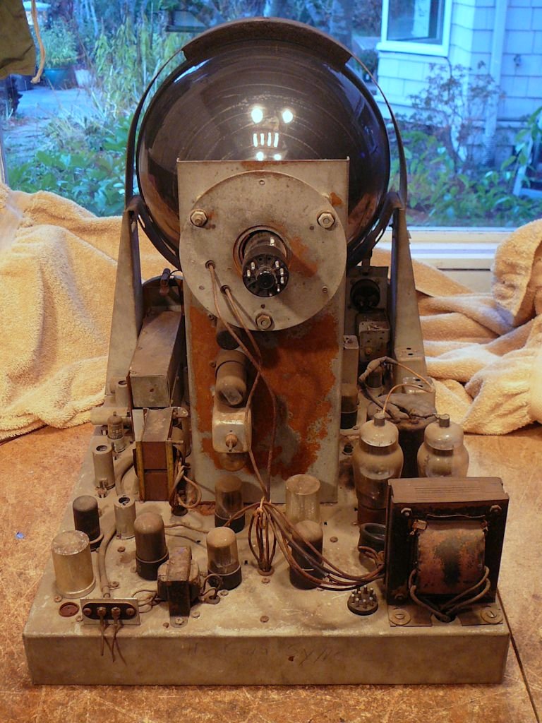 DuMont Model RA-102 Clifton Television (1947)